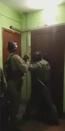 ⚡СОБР входит в квартиру к человеку, распространявшему фейки о действиях ВС РФ⚡