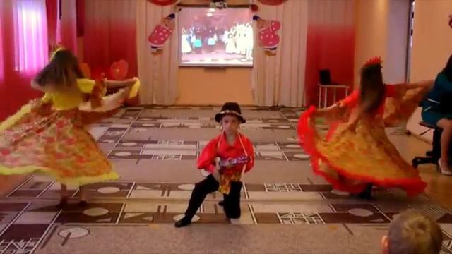 Цыганский танец в детском саду.mp4
