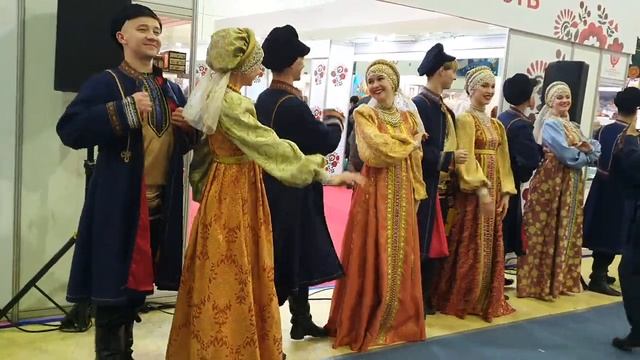 Русская народная песня "Коробушка". На открытии XXX выставки-ярмарки «ЛАДЬЯ. Зимняя сказка-2021»