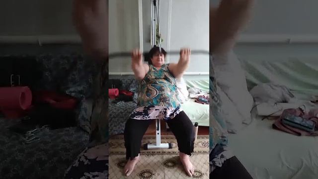 Елена прекрасная за тренажёром