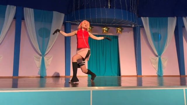 Sakura Haruno cosplay _ 春野 サクラ _ Сакура Харуно косплей дефиле _ аниме _Наруто__ Naruto_ Queencard