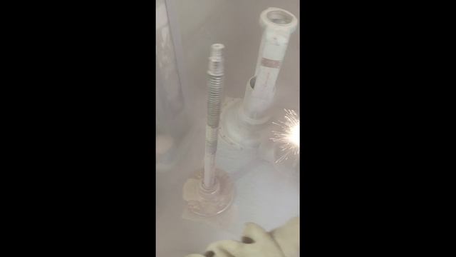 Титан горит как бенгальский огонёк при пескоструйной обработке