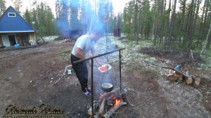 #4 ЖИЗНЬ В ТАЙГЕ \ УХА НА КОСТРЕ ПОСЛЕ РЫБАЛКИ \ В ИЗБЕ У ЛЁХИ