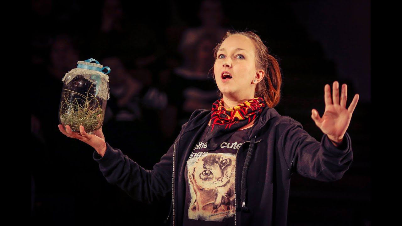 Актриса Марина Коваль, роль Ани, фрагмент спектакля "Чудаки и зануды" театр "Сфера"