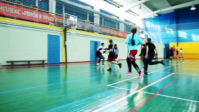 Тренировка по баскетболу в спортивной школе Ника