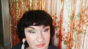 Макияж в зеленых тонах.
