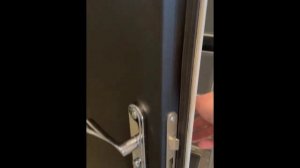 Реставрация входной двери. Замена МДФ панели, замена замков, замена кожзама. Видео после работ.