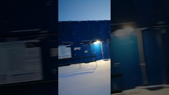 Здание Containex зимним вечером