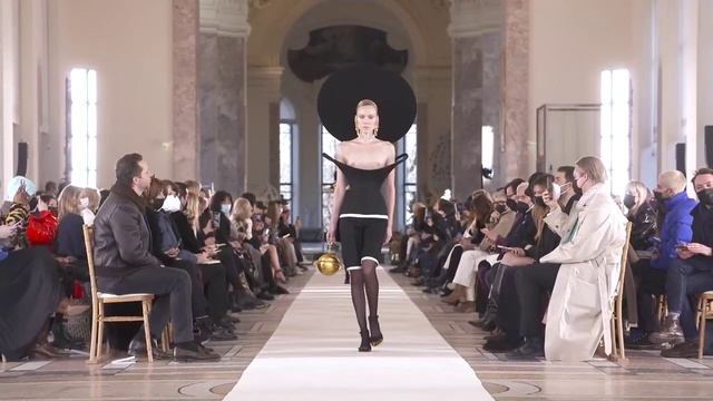 SCHIAPARELLI HAUTE COUTURE SPRING SUMMER 2022.mp4