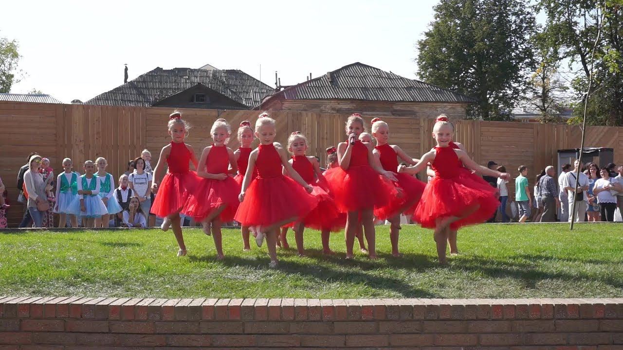 Театр танца "Элегия" и гр. "Карусель". Выступление в День города Тулы 08 сентября 2018.