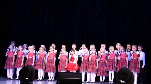 Звонкие голоса младший хор - Мир вам люди (2018)