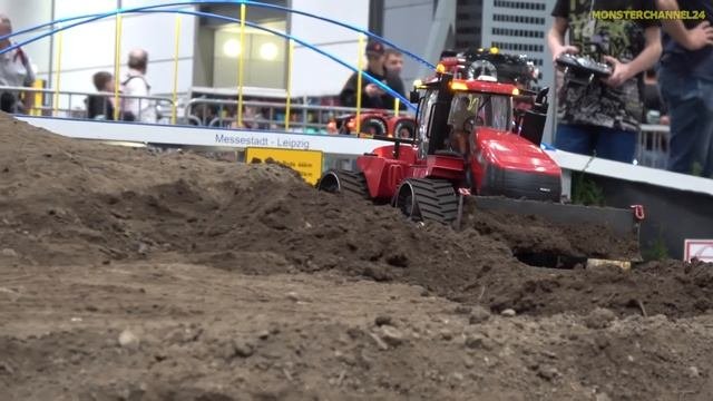 ПОТРЯСАЮЩИЕ радиоуправляемые тракторы в ДЕЙСТВИИ