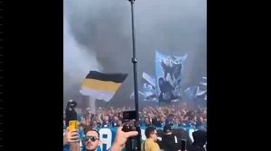 Болельщики «Зенита» отметили чемпионство патриотическими песнями  смотреть видео