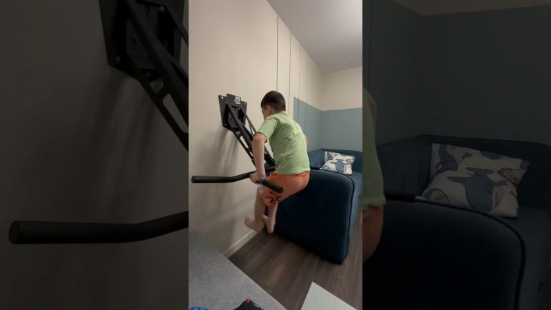 Отжимание от брусьев 9 лет / Push-up from the bars 9 y.o. #training #pushups #отжимания #workout