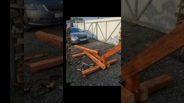 Девушка сама построила гамак.
