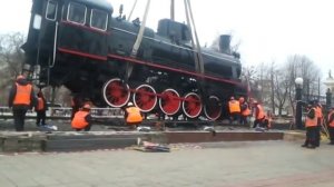 Установка монумента "Паровоз" на железнодорожном вокзале Воронеж-1