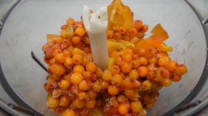 Smoothie of persimmon and sea buckthorn with yogurt