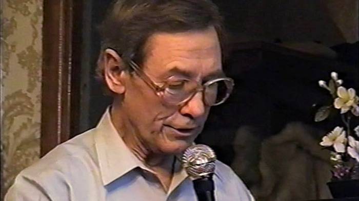 "Не расставаться" (запись 1999 г.). Автор - Савченко Л. М. Исполняют  супруги Савченко Л.М. и Н.Е.