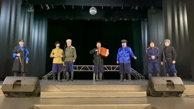 Народный фольклорный казачий ансамбль Зарев (1)