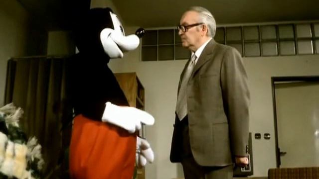 Mickey Mouse ve slavném ČESKÉM seriálu! (1980) Arabela - смотреть видео ...