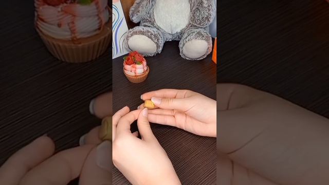 Как слепить сумку для уточки лалафанфан из пластилина ?