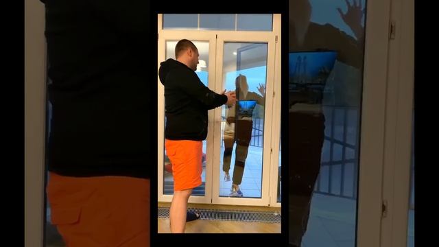 Сквозь стекло