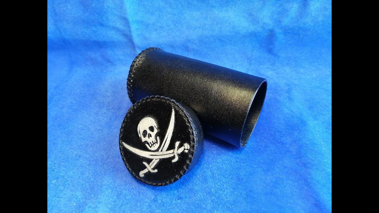 Стаканчик для игральных костей. Изделия из кожи. СКСтиль.  Весёлый Роджер)