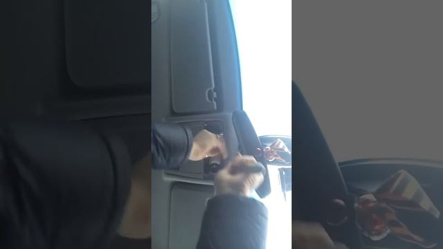 как снять плафон подсветки на бмв е90