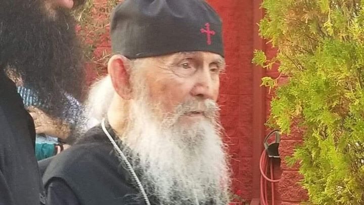 5 ημέρες πριν την κοίμηση του ο Γέροντας Εφραίμ ευλογεί τις μοναχές