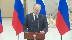 Владимир Путин вручил государственные награды космонавтам Роскосмоса
