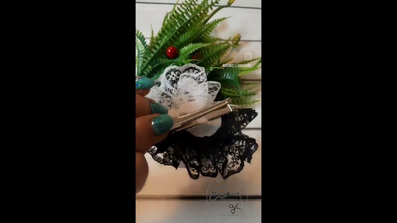 Школьные бантики инь-янь на заколе.