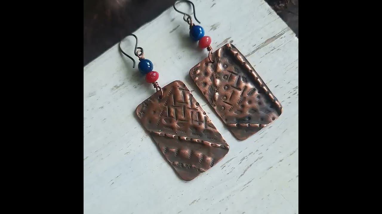 Медные серьги с кораллом и агатом