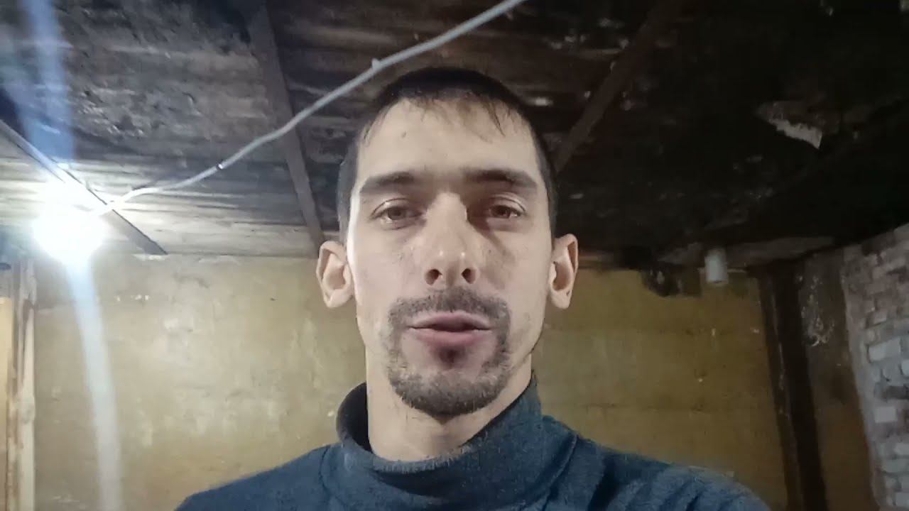 Как утеплить щели в гаражных воротах быстро и дёшево.