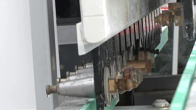 Линейный магазин инструмента на вертикальном обрабатывающем центре Intermac Vertmax