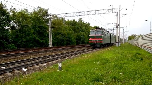 Электровоз ВЛ10у-045 (ТЧЭ-5) следует резервом.