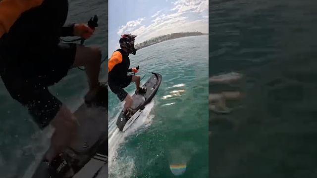 Джетсерфинг (jetsurfing) доска для серфинга с мотором.
