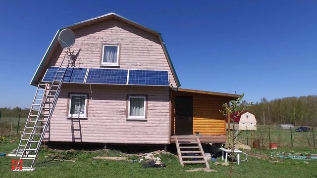 Солнечная электростанция с разнонаправленным массивом солнечных панелей в посёлке Лопухинка