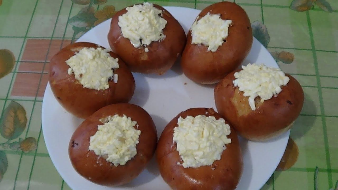 Булочки с курицей и грибами - оригинальная закуска к столу