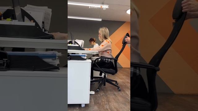 Если ты не идешь за кофе, то кофе идет за тобой?☕️