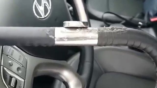Неудачная попытка угона автомобиля  Механический блокиратор руля Питон.mp4