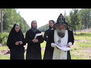Отец Сергий прошел по русско–украинской границе и прочитал заклинательные молитвы против демонов.