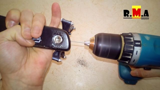 как выкрутить педаль из карбонового шатуна (если провернулась втулка).