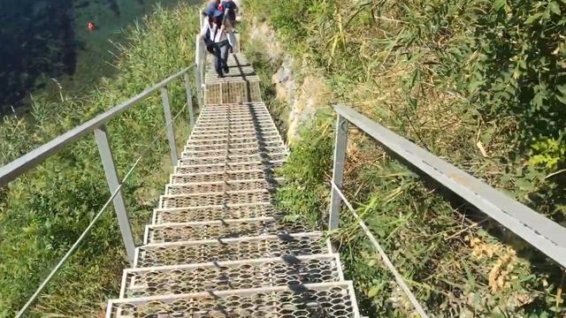 10 сентября 2021 г. Анапа спуск к морю по новой лесенке..mp4