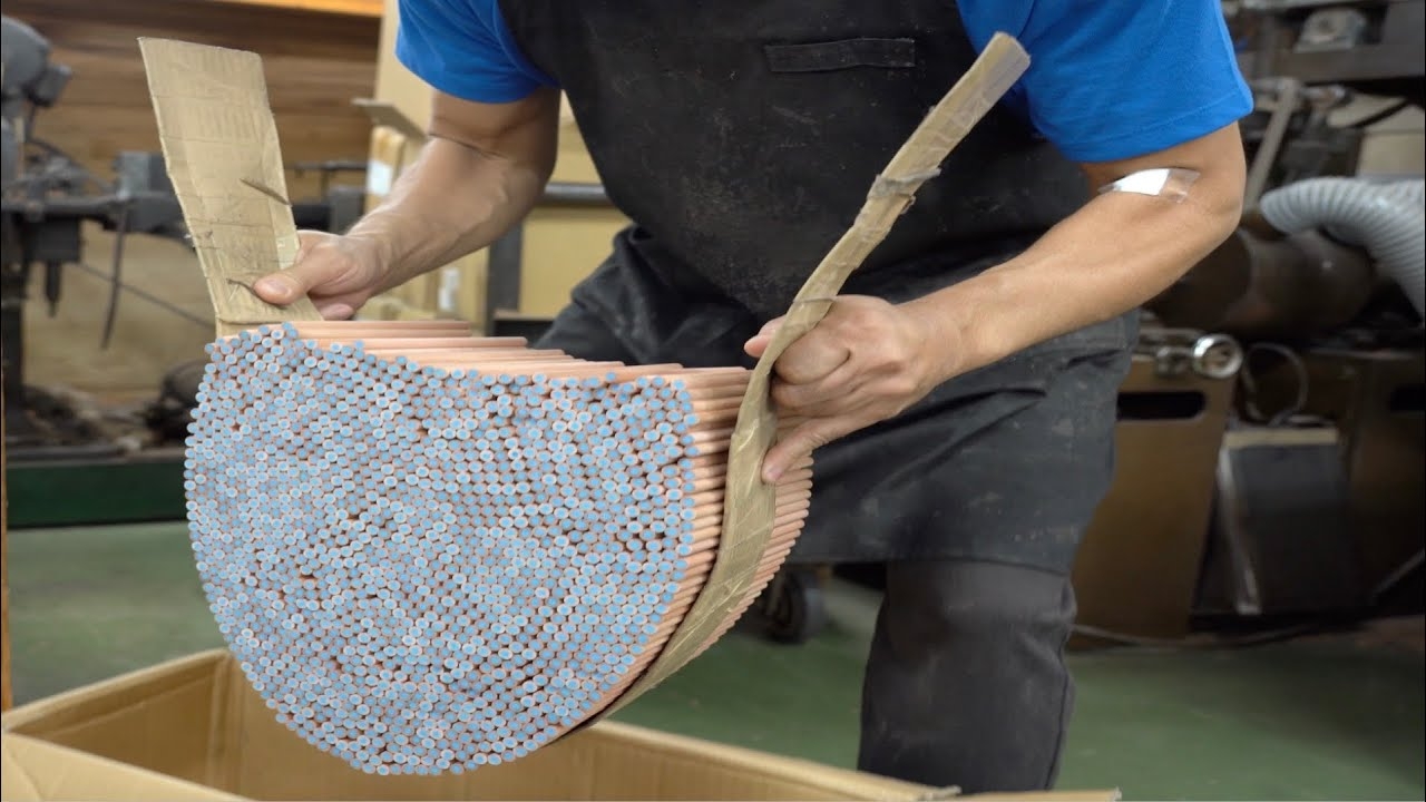 Процесс массового производства карандашей.