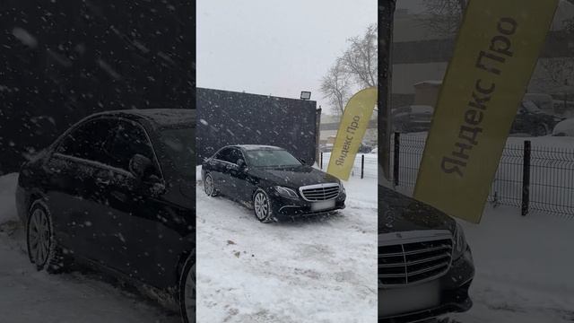 Метель на осмотре в ЯндексПро. Осмотр YandexPro. Snowfall