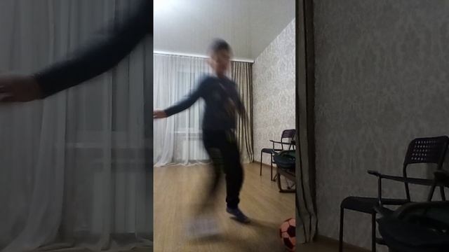 я танцую на камеру и мне больше понравилось здесь пришлось другую поставить песню