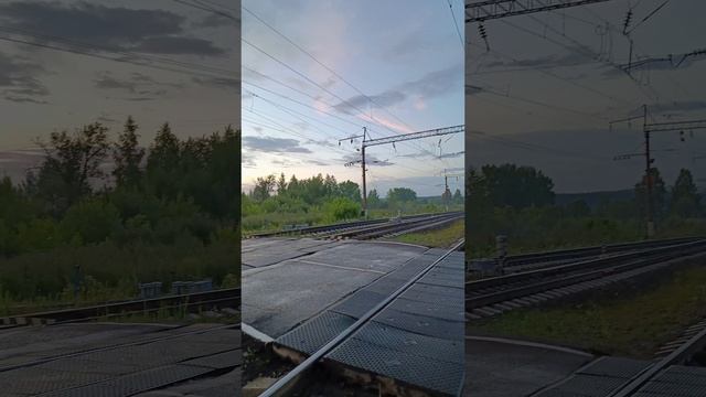 ВЕЧЕРОМ НА ЖЕЛЕЗНОЙ ДОРОГЕ.