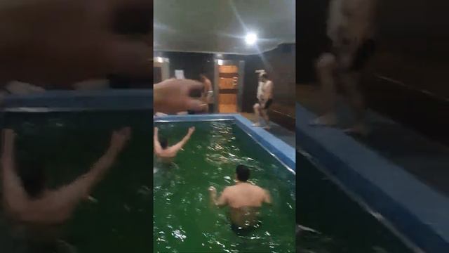 Если курьер опоздал на заказ, мы его обязательно накажем!