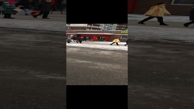 Недовольный эвакуацией авто у БК-8 попал на видео ч1