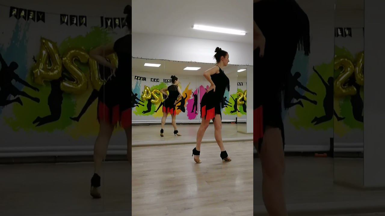 19) Шаг вперед с руками